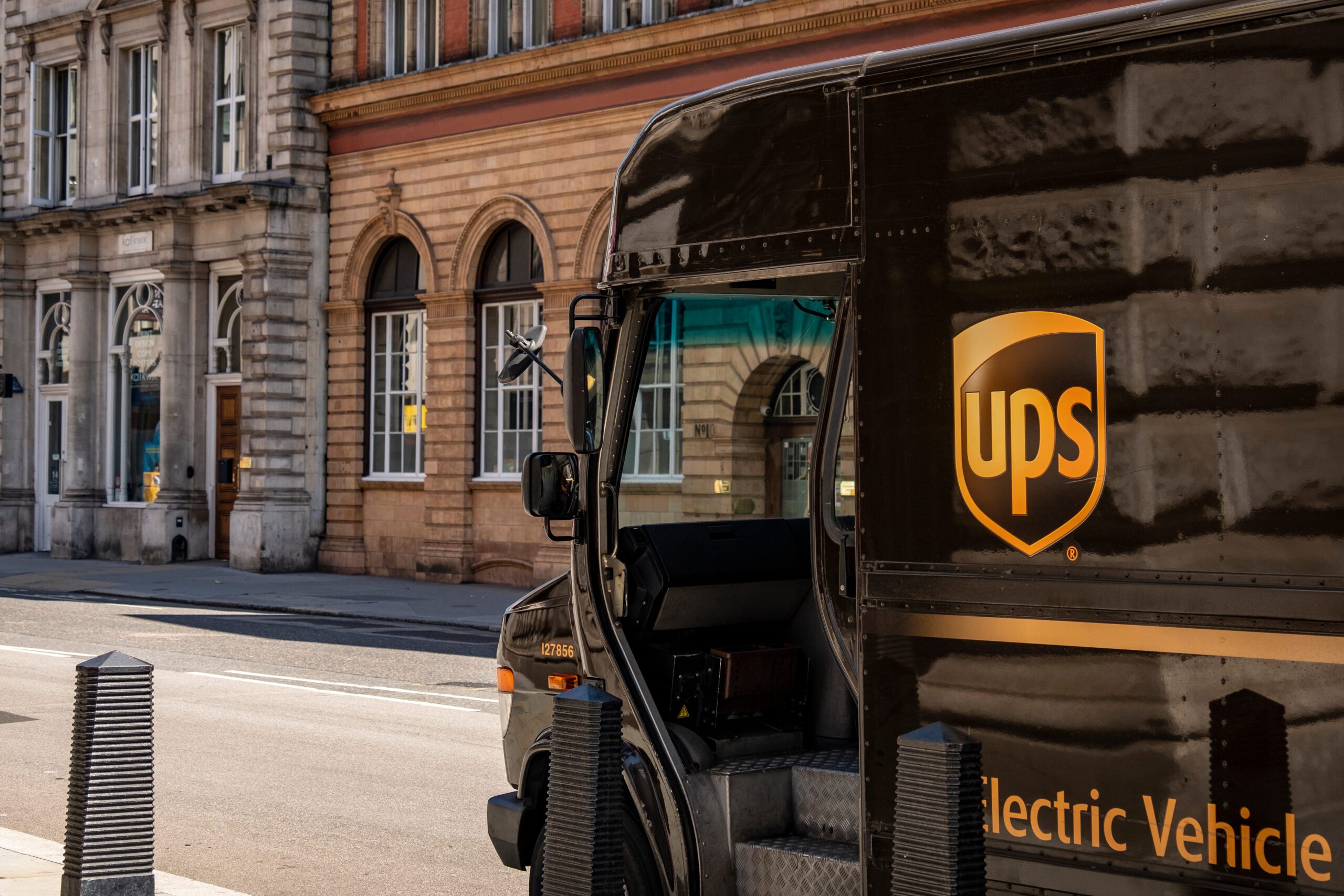 UPS leads carriers in Q4 on-time deliveries while growing revenue