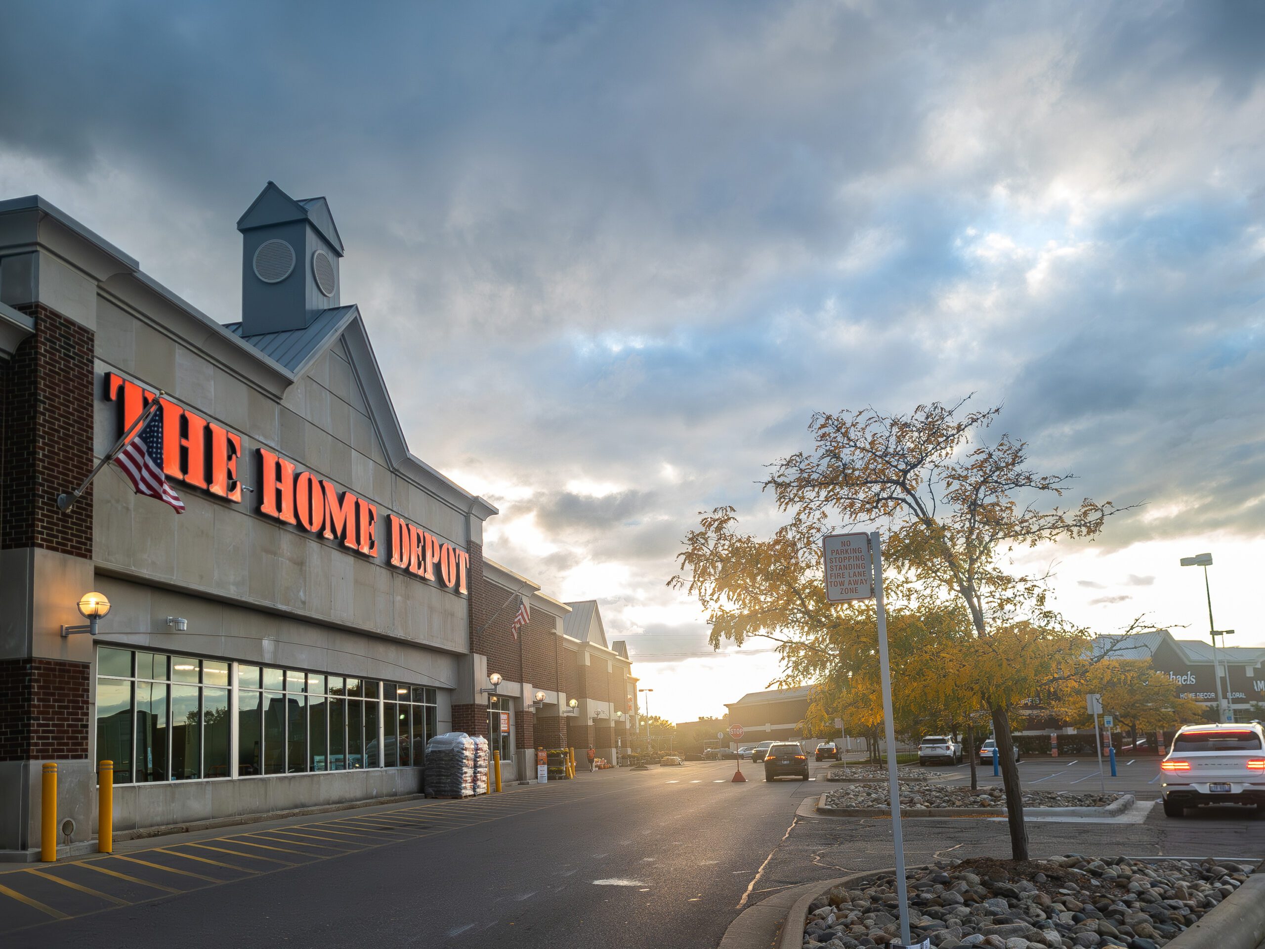 Home Depot adds delivery options via DoorDash and Uber Eats